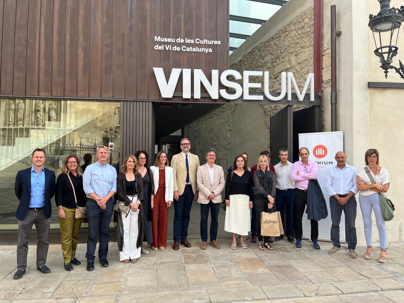 El Pla de Diplomàcia Local porta el Cònsol de UK a Vilafranca ...